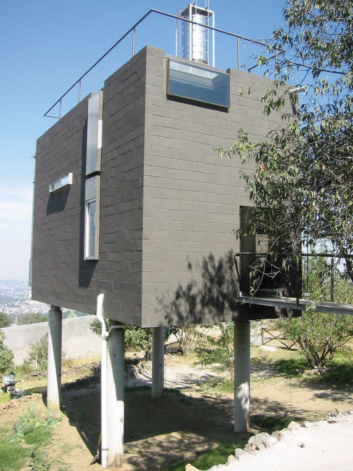 Casa Negra (2004) Frida Escobedo & Alejandro Alarcón